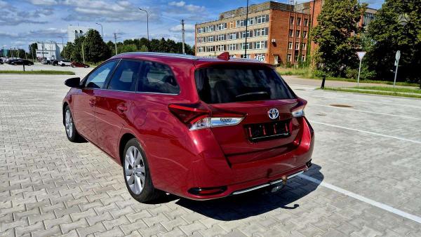 Sarkans Toyota Auris 2019 Tauragė, ar dzinēja tilpumu 1.80 L un nobraukumu 232 tūkst. km par 7900 €, foto 8 vietnē AUTOMOTO.COM.LV