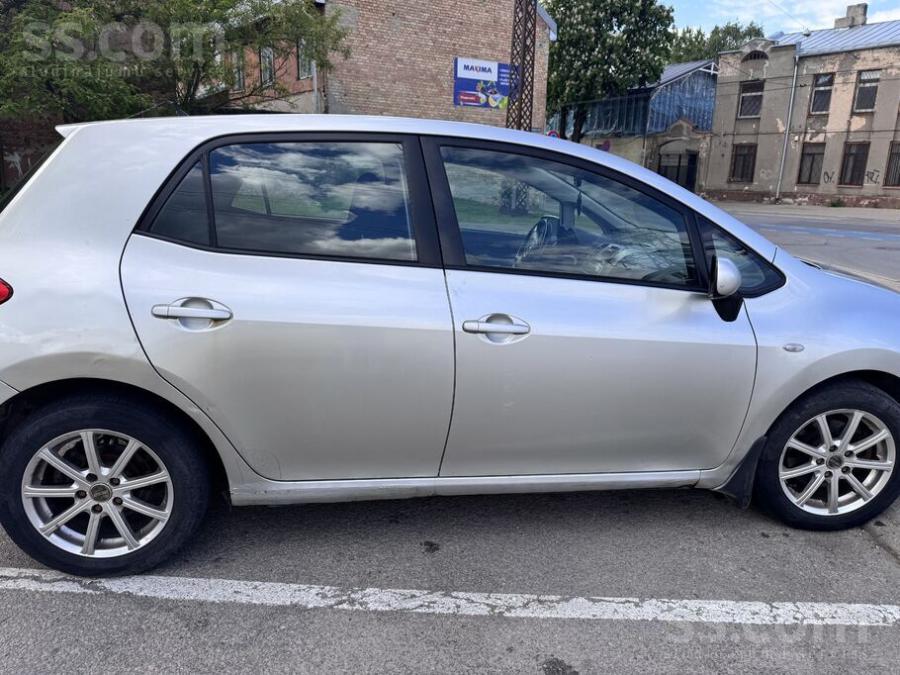 Toyota Auris 2007 in Riga, with an engine capacity of 2.00 L and mileage of 384 thousand km for 1400 €, photo 1 on AUTOMOTO.COM.LV