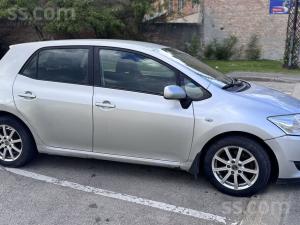 Toyota Auris 2007 in Riga, with an engine capacity of 2.00 L and mileage of 384 thousand km for 1400 €, photo 3 on AUTOMOTO.COM.LV