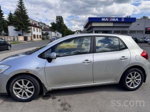 Toyota Auris 2007 in Riga, with an engine capacity of 2.00 L and mileage of 384 thousand km for 1400 €, photo 5 on AUTOMOTO.COM.LV