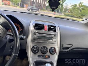 Toyota Auris 2007 in Riga, with an engine capacity of 2.00 L and mileage of 384 thousand km for 1400 €, photo 7 on AUTOMOTO.COM.LV