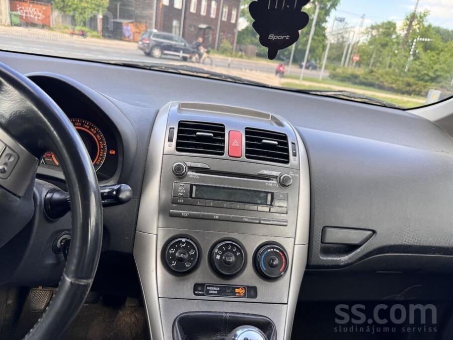 Toyota Auris 2007 in Riga, with an engine capacity of 2.00 L and mileage of 384 thousand km for 1400 €, photo 7 on AUTOMOTO.COM.LV