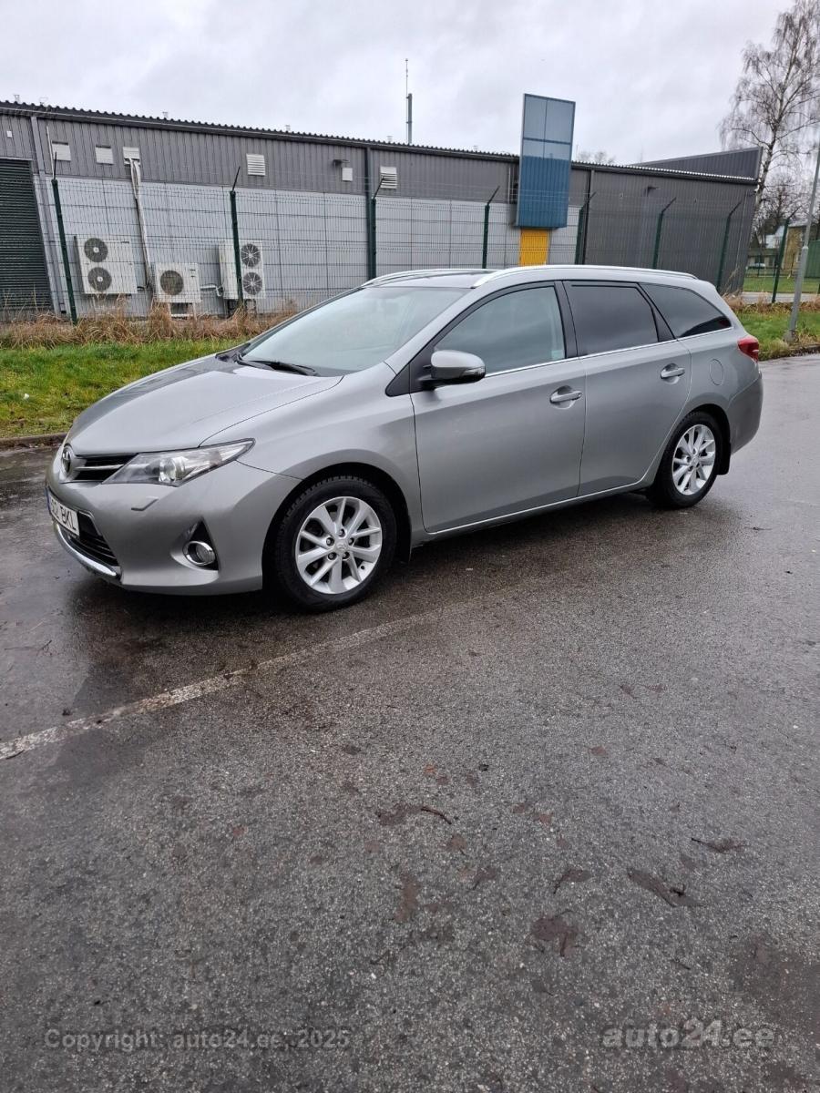 Toyota Auris 2013 Tallina, ar dzinēja tilpumu 1.60 L un nobraukumu 169 tūkst. km par 6599 €, foto 4 vietnē AUTOMOTO.COM.LV