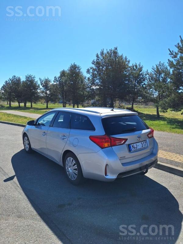 Toyota Auris 2013 in Riga, with an engine capacity of 1.40 L and mileage of 345 thousand km for 4100 €, photo 6 on AUTOMOTO.COM.LV