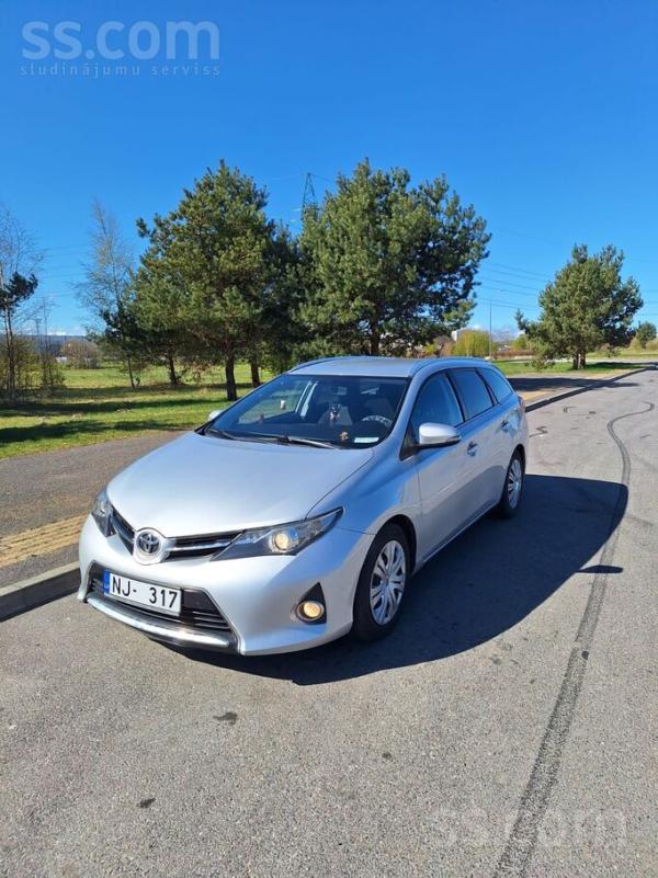 Toyota Auris 2013 in Riga, with an engine capacity of 1.40 L and mileage of 345 thousand km for 4100 €, photo 7 on AUTOMOTO.COM.LV