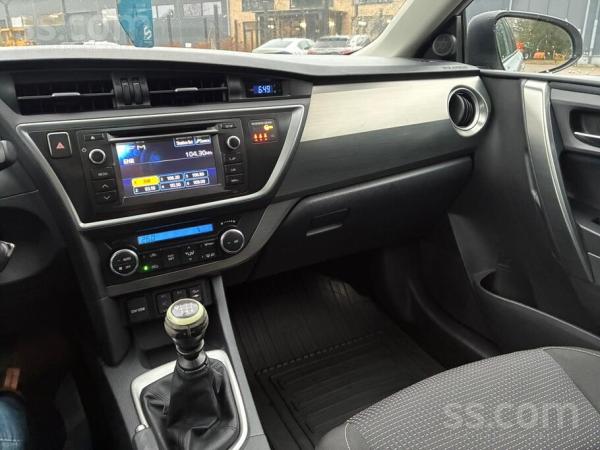 Toyota Auris 2014 in Jelgava, with an engine capacity of 1.40 L and mileage of 311 thousand km for 3146 €, photo 6 on AUTOMOTO.COM.LV