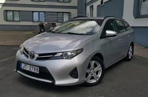 Toyota Auris 2014 in Riga, with an engine capacity of 1.60 L and mileage of 148 thousand km for 7290 €, photo  on AUTOMOTO.COM.LV
