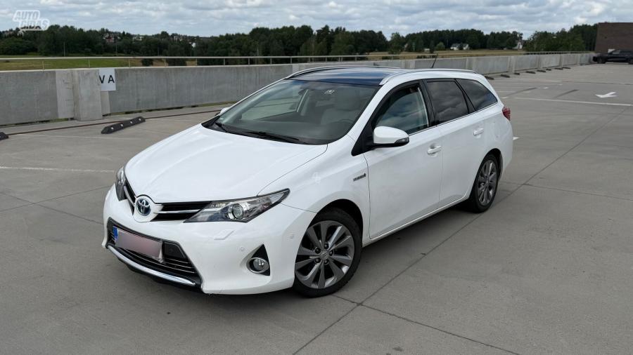 Toyota Auris 2014 in Vilnius, with an engine capacity of 1.80 L and mileage of 215 thousand km for 7200 €, photo 3 on AUTOMOTO.COM.LV