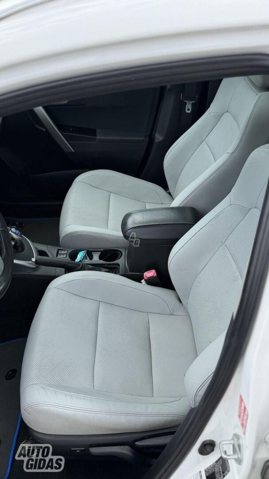 Toyota Auris 2014 in Vilnius, with an engine capacity of 1.80 L and mileage of 215 thousand km for 7200 €, photo 10 on AUTOMOTO.COM.LV