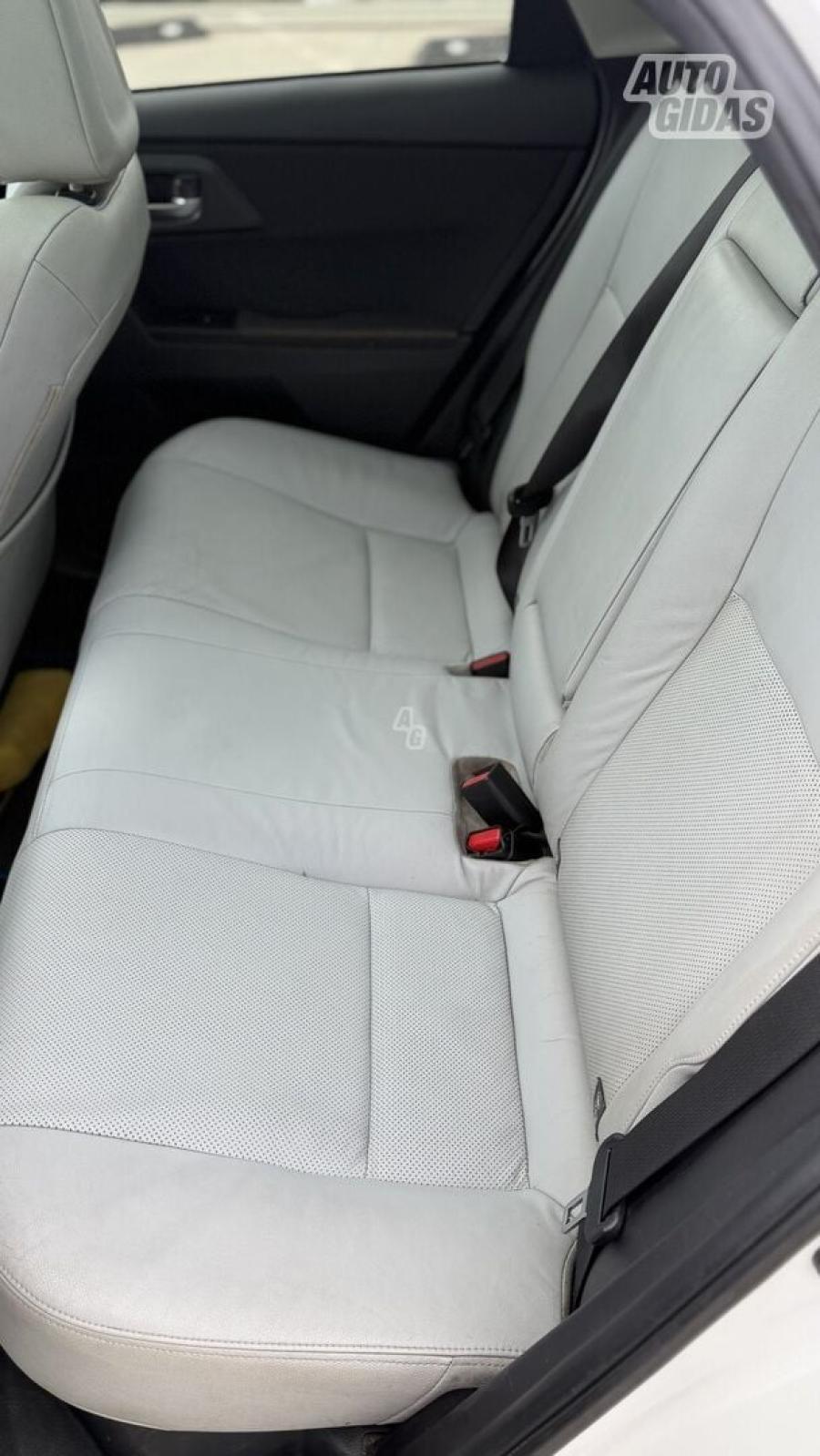 Toyota Auris 2014 in Vilnius, with an engine capacity of 1.80 L and mileage of 215 thousand km for 7200 €, photo 11 on AUTOMOTO.COM.LV