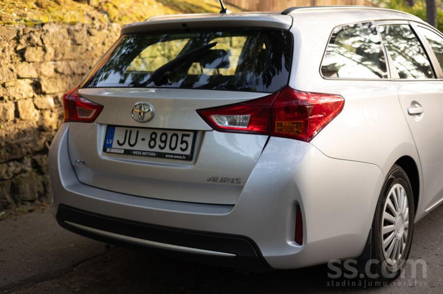Toyota Auris 2015 in Riga, with an engine capacity of 1.60 L and mileage of 0 thousand km for 8700 €, photo 4 on AUTOMOTO.COM.LV