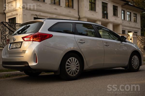 Toyota Auris 2015 in Riga, with an engine capacity of 1.60 L and mileage of 0 thousand km for 6500 €, photo 6 on AUTOMOTO.COM.LV