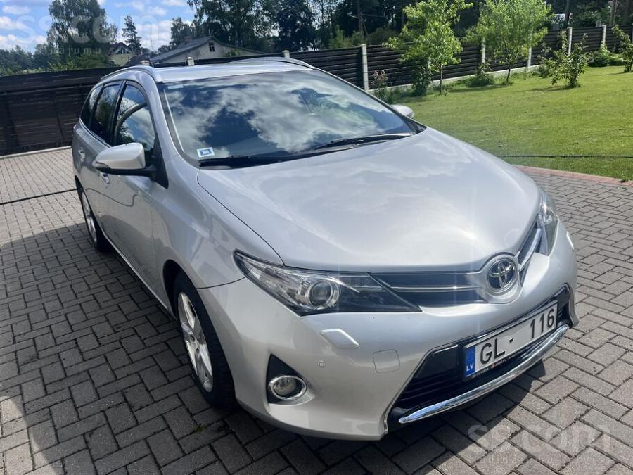 Toyota Auris 2015 Rīga, ar dzinēja tilpumu 1.60 L un nobraukumu 150 tūkst. km par 9800 €, foto 1 vietnē AUTOMOTO.COM.LV