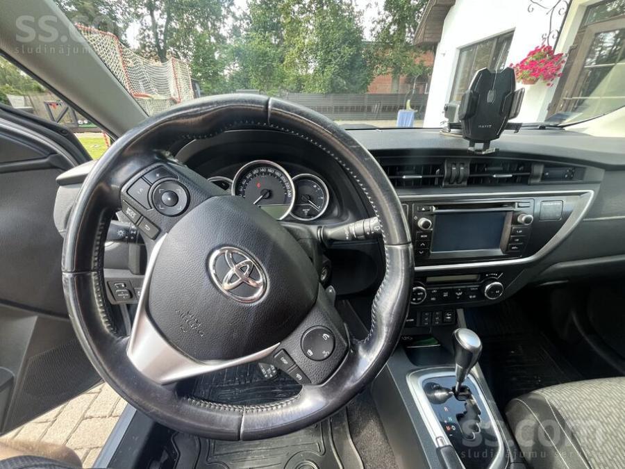 Toyota Auris 2015 Rīga, ar dzinēja tilpumu 1.60 L un nobraukumu 150 tūkst. km par 9800 €, foto 4 vietnē AUTOMOTO.COM.LV
