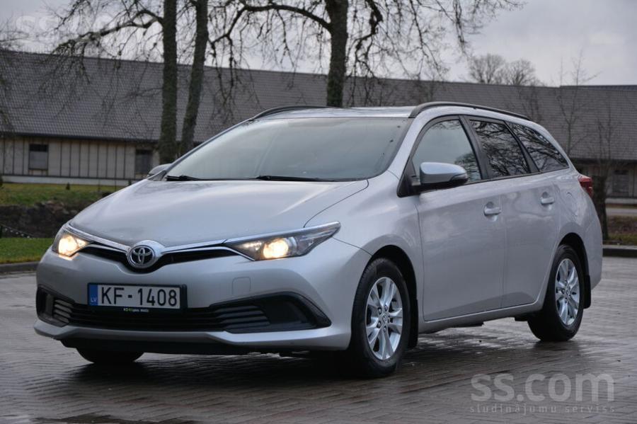 Toyota Auris 2015 in Valmiera, with an engine capacity of 1.60 L and mileage of 255 thousand km for 7650 €, photo 3 on AUTOMOTO.COM.LV