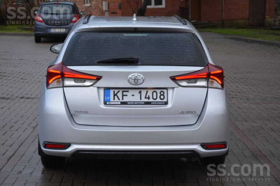Toyota Auris 2015 in Valmiera, with an engine capacity of 1.60 L and mileage of 255 thousand km for 7650 €, photo 5 on AUTOMOTO.COM.LV