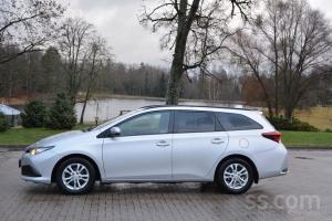 Toyota Auris 2015 in Valmiera, with an engine capacity of 1.60 L and mileage of 255 thousand km for 7650 €, photo 7 on AUTOMOTO.COM.LV