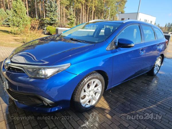 Toyota Auris 2015 in Tartu, with an engine capacity of 1.60 L and mileage of 159 thousand km for 8750 €, photo 1 on AUTOMOTO.COM.LV