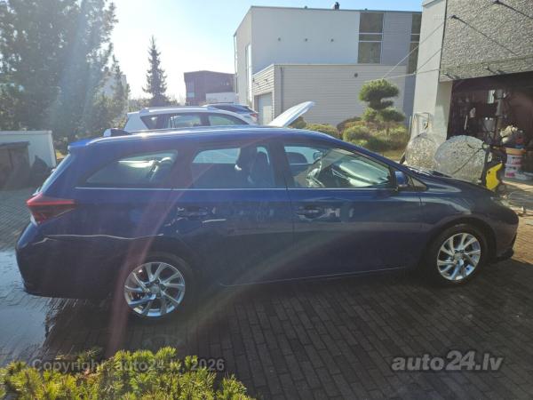 Toyota Auris 2015 in Tartu, with an engine capacity of 1.60 L and mileage of 159 thousand km for 8750 €, photo 4 on AUTOMOTO.COM.LV