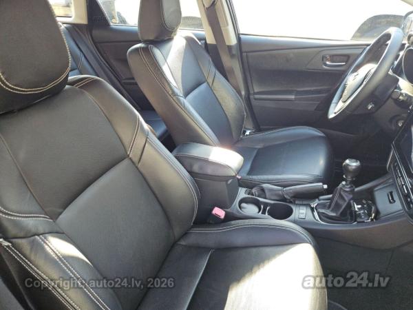 Toyota Auris 2015 in Tartu, with an engine capacity of 1.60 L and mileage of 159 thousand km for 8750 €, photo 10 on AUTOMOTO.COM.LV