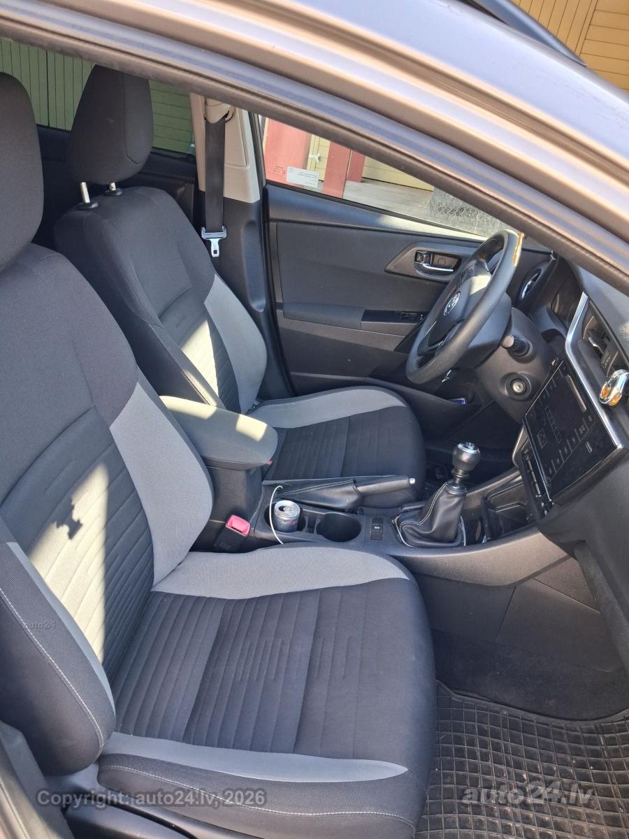 Toyota Auris 2015 Pērnava, ar dzinēja tilpumu 1.40 L un nobraukumu 247 tūkst. km par 6000 €, foto 4 vietnē AUTOMOTO.COM.LV