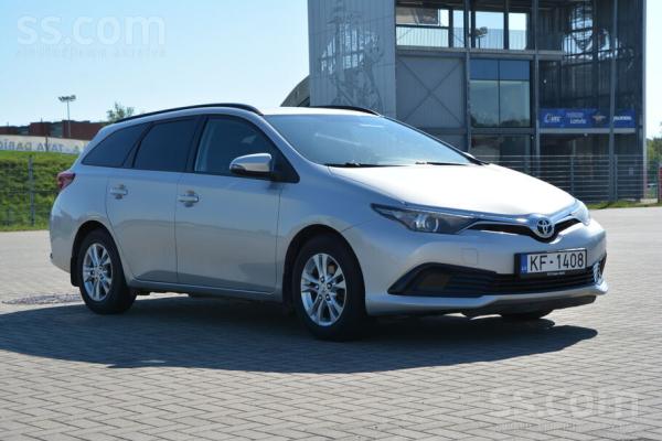 Toyota Auris 2015 in Valmiera, with an engine capacity of 1.60 L and mileage of 257 thousand km for 6950 €, photo 1 on AUTOMOTO.COM.LV