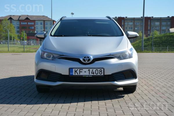 Toyota Auris 2015 in Valmiera, with an engine capacity of 1.60 L and mileage of 257 thousand km for 6950 €, photo 2 on AUTOMOTO.COM.LV
