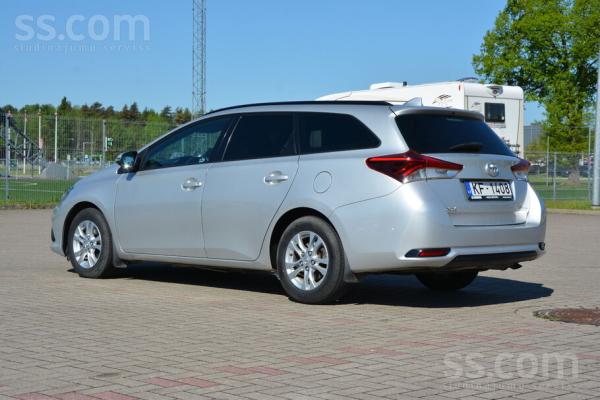 Toyota Auris 2015 in Valmiera, with an engine capacity of 1.60 L and mileage of 257 thousand km for 6950 €, photo 5 on AUTOMOTO.COM.LV