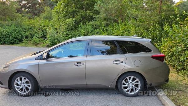 Toyota Auris 2015 in Tallinn, with an engine capacity of 1.60 L and mileage of 114 thousand km for 7800 €, photo 1 on AUTOMOTO.COM.LV
