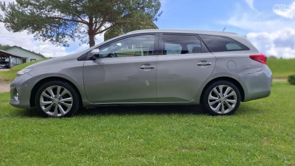 Toyota Auris 2015 in Vilnius, with an engine capacity of 1.80 L and mileage of 240 thousand km for 7900 €, photo 4 on AUTOMOTO.COM.LV