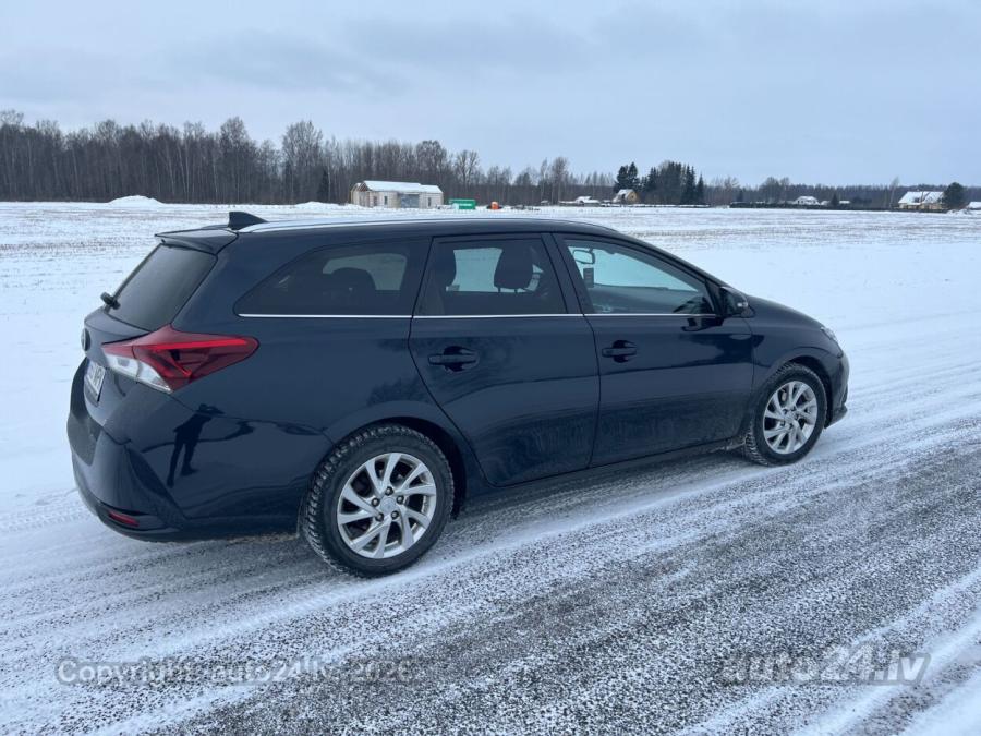 Toyota Auris 2016 Tallina, ar dzinēja tilpumu 1.60 L un nobraukumu 124 tūkst. km par 8500 €, foto 4 vietnē AUTOMOTO.COM.LV
