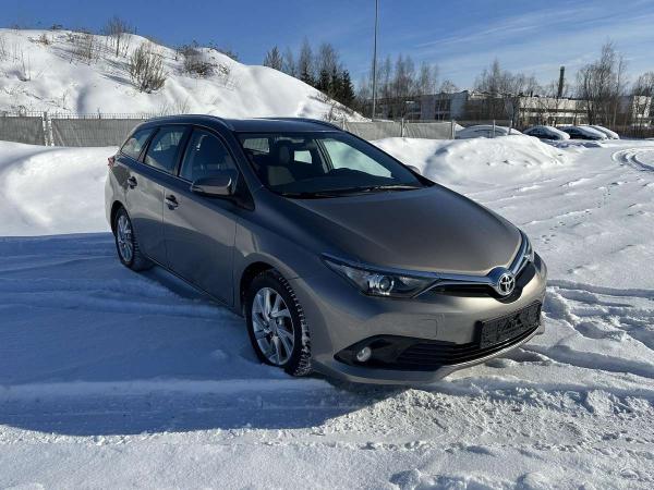 Toyota Auris 2016 in Ukmerge, with an engine capacity of 1.60 L and mileage of 192 thousand km for 7250 €, photo 2 on AUTOMOTO.COM.LV