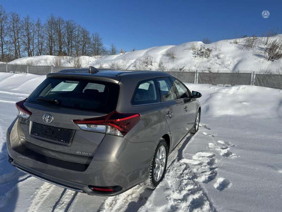 Toyota Auris 2016 in Ukmerge, with an engine capacity of 1.60 L and mileage of 192 thousand km for 7250 €, photo 5 on AUTOMOTO.COM.LV