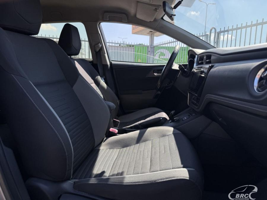 Toyota Auris 2016 in Klaipeda, with an engine capacity of 1.80 L and mileage of 267 thousand km for 7500 €, photo 6 on AUTOMOTO.COM.LV