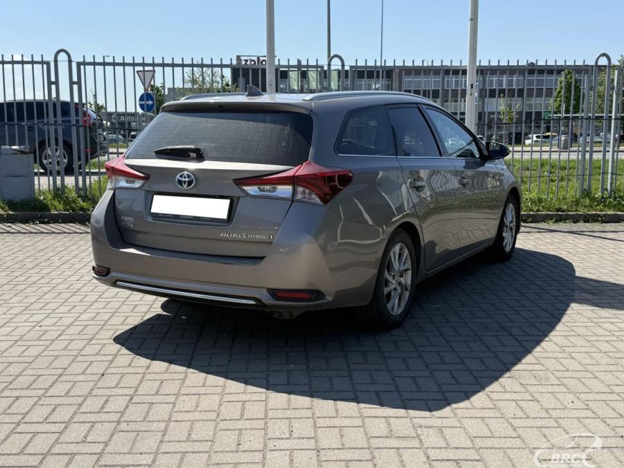 Toyota Auris 2016 in Klaipeda, with an engine capacity of 1.80 L and mileage of 267 thousand km for 7500 €, photo 3 on AUTOMOTO.COM.LV