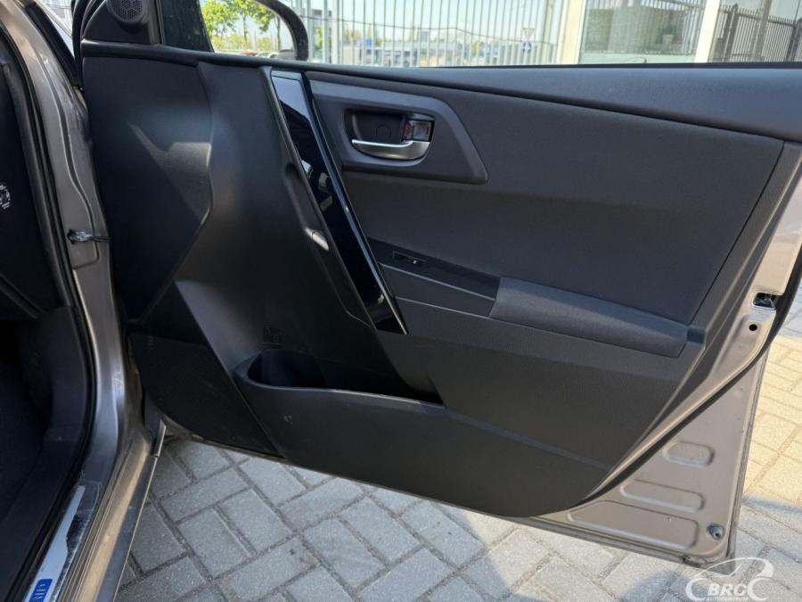 Toyota Auris 2016 in Klaipeda, with an engine capacity of 1.80 L and mileage of 267 thousand km for 7500 €, photo 5 on AUTOMOTO.COM.LV