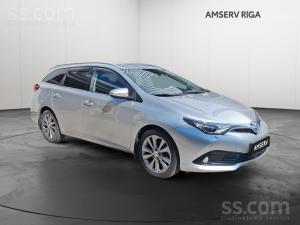 Toyota Auris 2016 in Riga, with an engine capacity of 1.80 L and mileage of 153 thousand km for 10900 €, photo 4 on AUTOMOTO.COM.LV