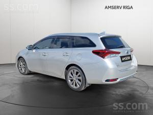 Toyota Auris 2016 in Riga, with an engine capacity of 1.80 L and mileage of 153 thousand km for 10900 €, photo 5 on AUTOMOTO.COM.LV