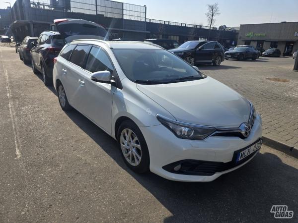 Toyota Auris 2016 Viļņa, ar dzinēja tilpumu 1.60 L un nobraukumu 227 tūkst. km par 7300 €, foto 1 vietnē AUTOMOTO.COM.LV