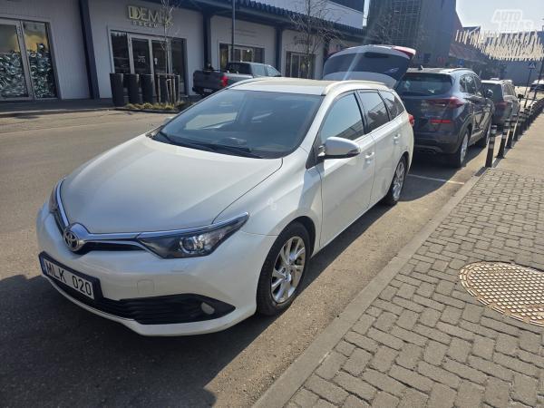 Toyota Auris 2016 Viļņa, ar dzinēja tilpumu 1.60 L un nobraukumu 227 tūkst. km par 7300 €, foto 2 vietnē AUTOMOTO.COM.LV
