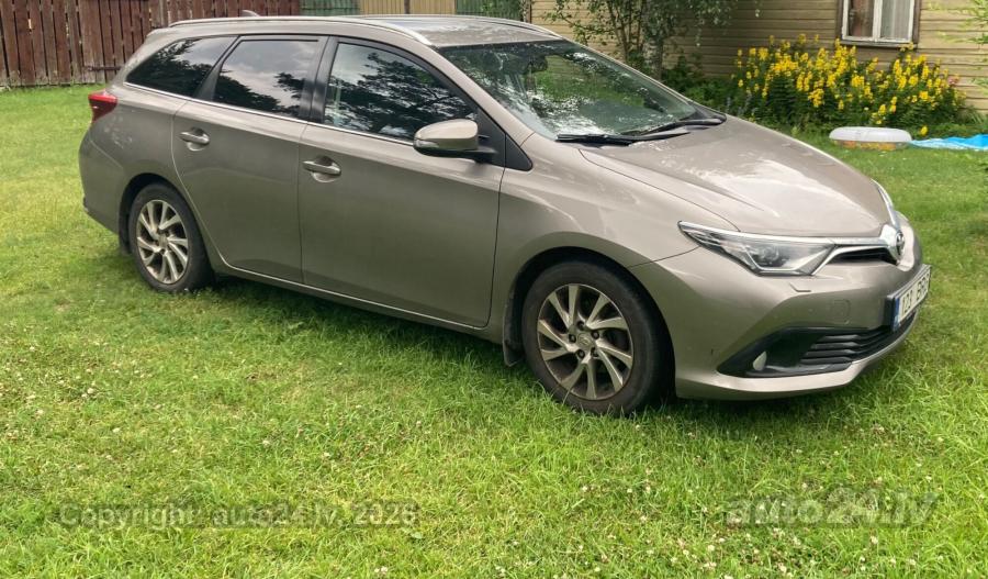 Toyota Auris 2016 in Tallinn, with an engine capacity of 1.60 L and mileage of 153 thousand km for 9900 €, photo 1 on AUTOMOTO.COM.LV