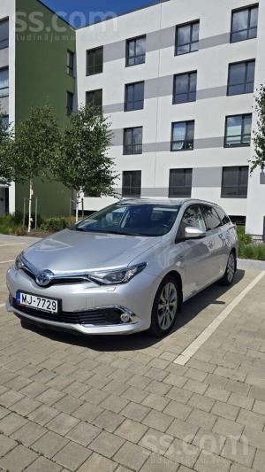 Toyota Auris 2017 in Riga, with an engine capacity of 1.80 L and mileage of 120 thousand km for 12900 €, photo 1 on AUTOMOTO.COM.LV