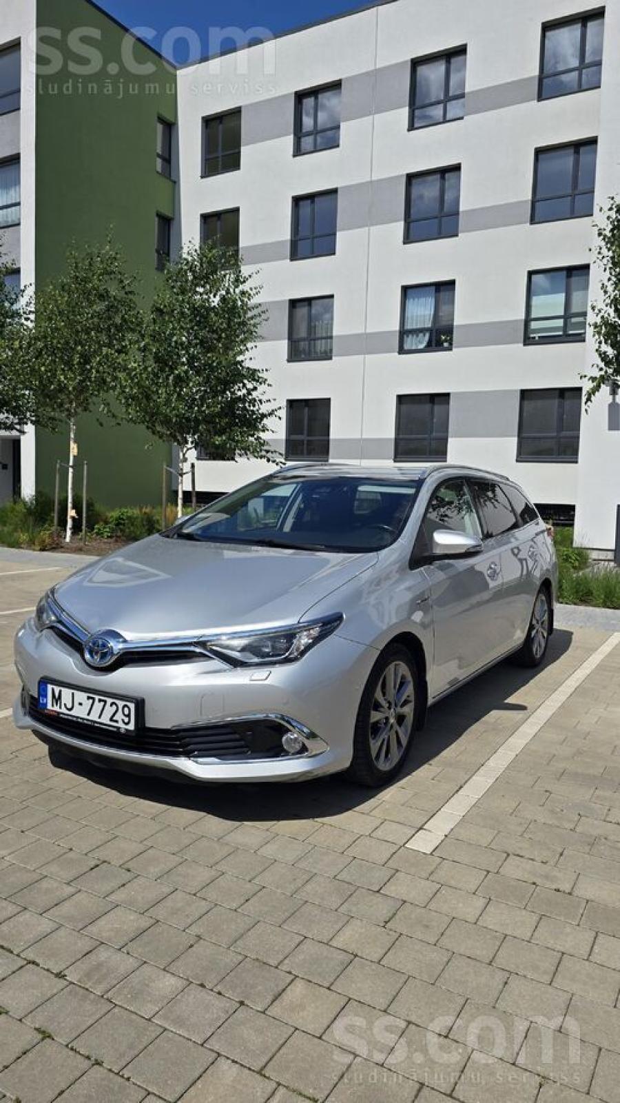 Toyota Auris 2017 in Riga, with an engine capacity of 1.80 L and mileage of 120 thousand km for 12900 €, photo 1 on AUTOMOTO.COM.LV