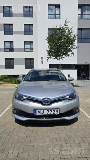 Toyota Auris 2017 in Riga, with an engine capacity of 1.80 L and mileage of 120 thousand km for 12900 €, photo 2 on AUTOMOTO.COM.LV