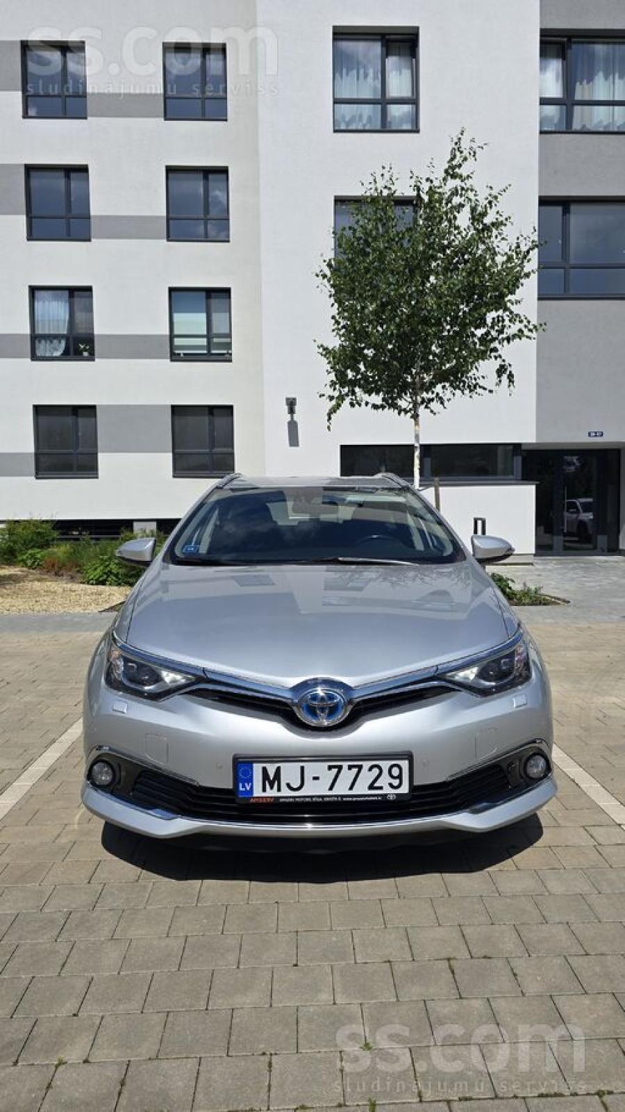 Toyota Auris 2017 in Riga, with an engine capacity of 1.80 L and mileage of 120 thousand km for 12900 €, photo 2 on AUTOMOTO.COM.LV