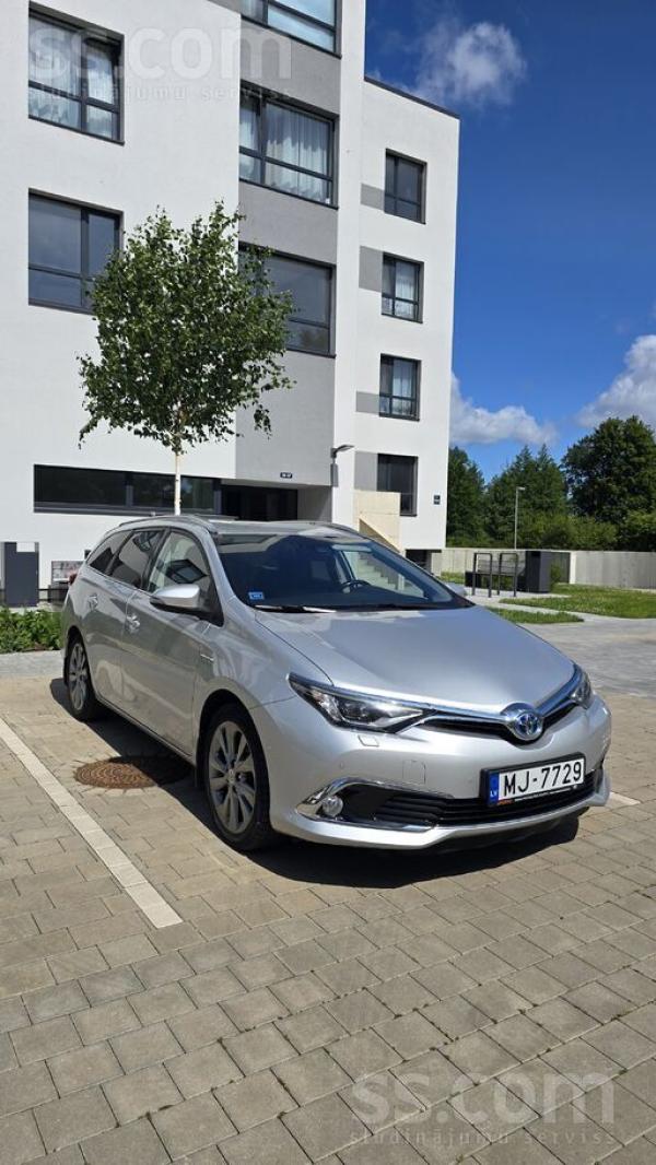 Toyota Auris 2017 in Riga, with an engine capacity of 1.80 L and mileage of 120 thousand km for 12900 €, photo 3 on AUTOMOTO.COM.LV