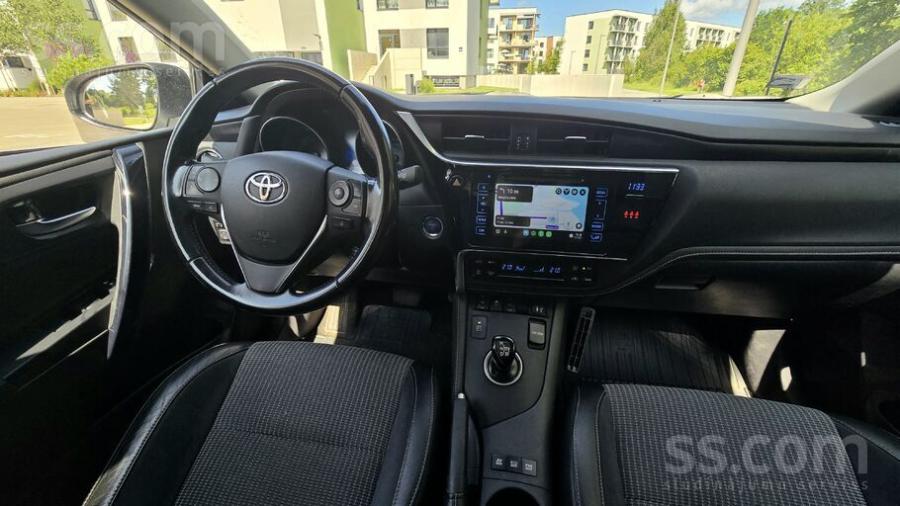 Toyota Auris 2017 in Riga, with an engine capacity of 1.80 L and mileage of 120 thousand km for 12900 €, photo 5 on AUTOMOTO.COM.LV