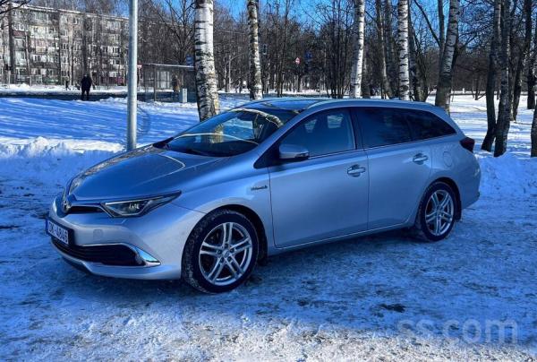 Toyota Auris 2017 in Riga, with an engine capacity of 1.80 L and mileage of 113 thousand km for 11590 €, photo 1 on AUTOMOTO.COM.LV