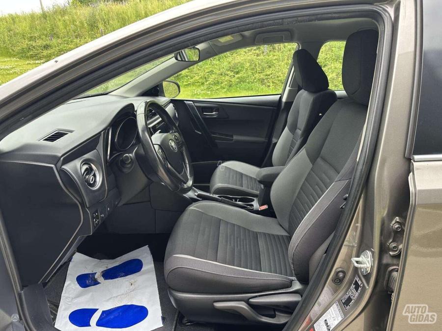 Toyota Auris 2017 in Vilnius, with an engine capacity of 1.80 L and mileage of 264 thousand km for 10200 €, photo 15 on AUTOMOTO.COM.LV