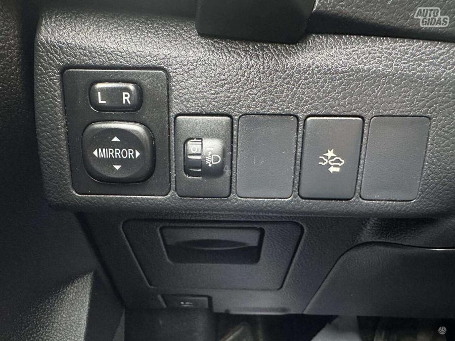 Toyota Auris 2017 in Vilnius, with an engine capacity of 1.80 L and mileage of 264 thousand km for 10200 €, photo 33 on AUTOMOTO.COM.LV